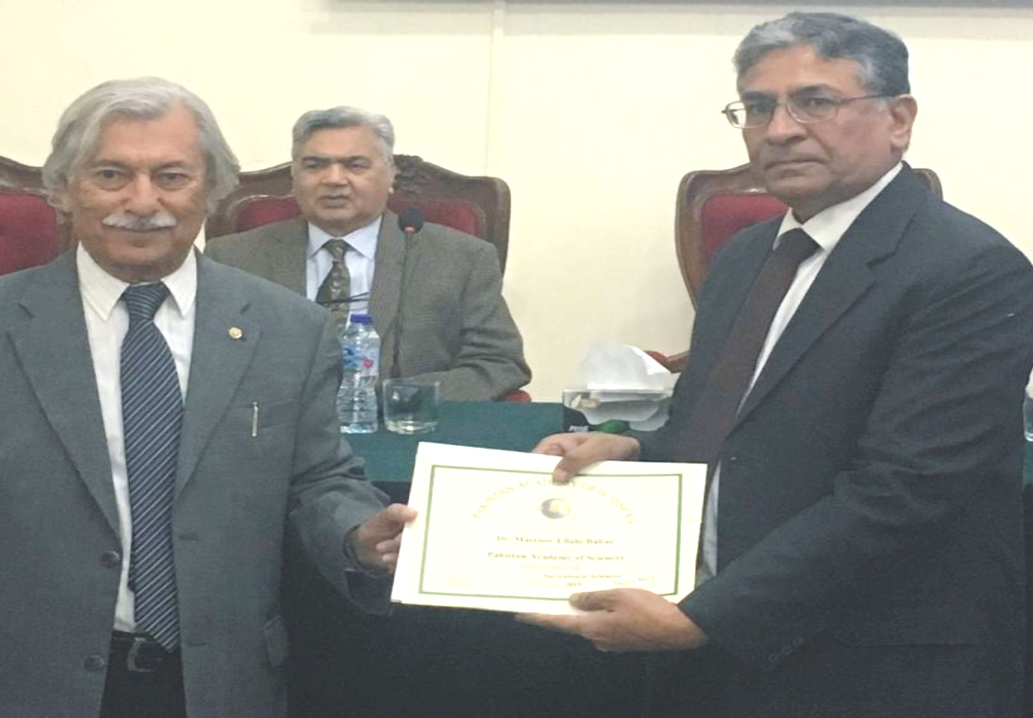 PAS awards gold medal to Prof Dr Masroor Elahi Babar - Pakistan Observer