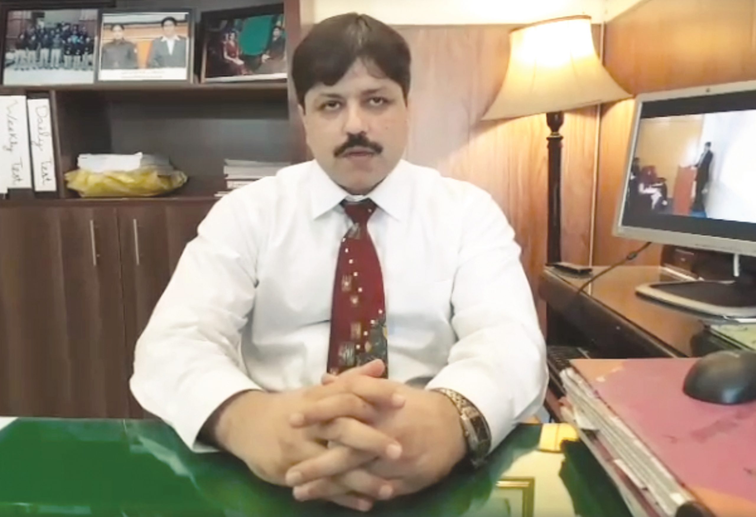 Constable stabs DIG - Pakistan Observer