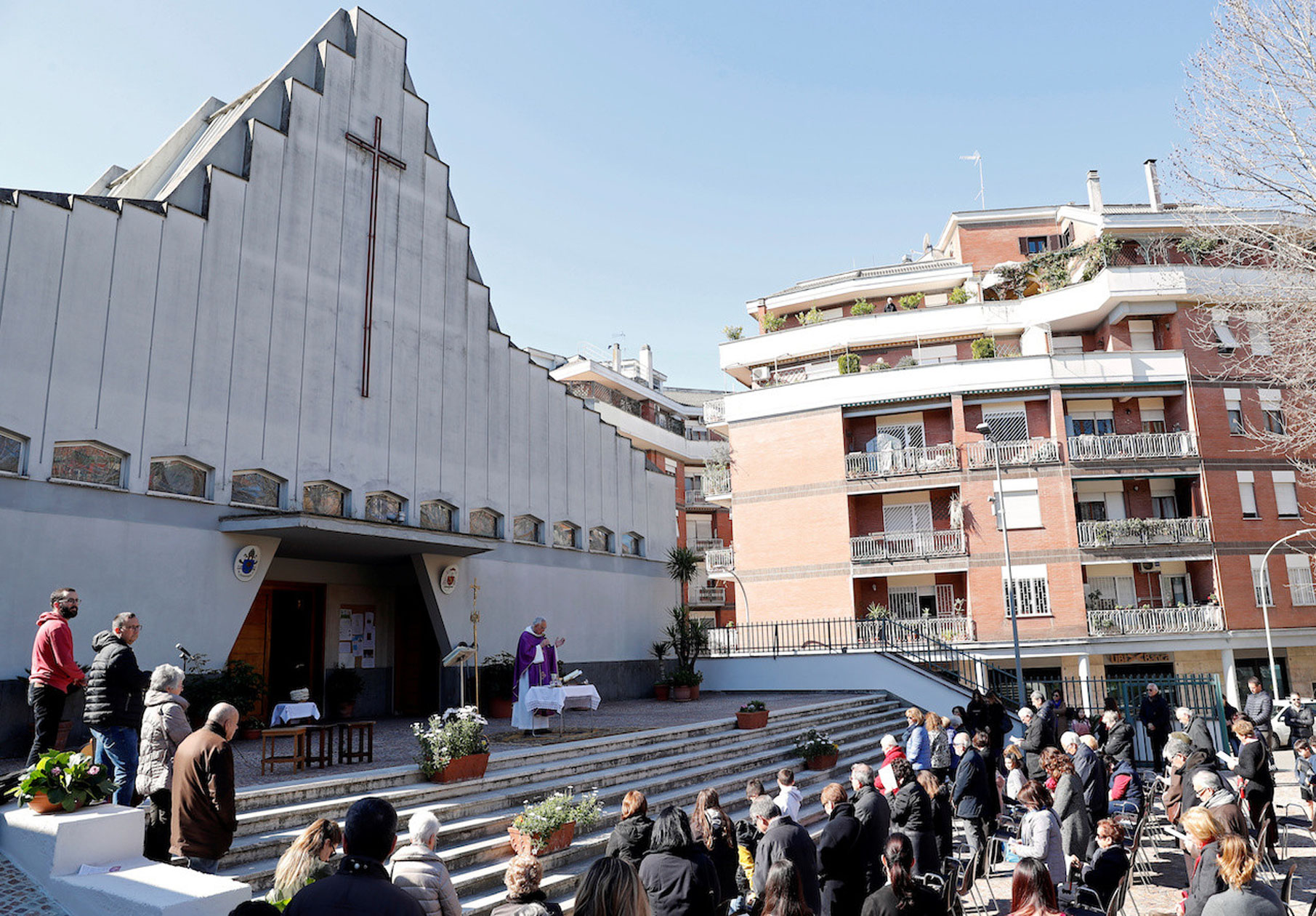 Rome churches open after Catholics decry ‘Christ in quarantine ...