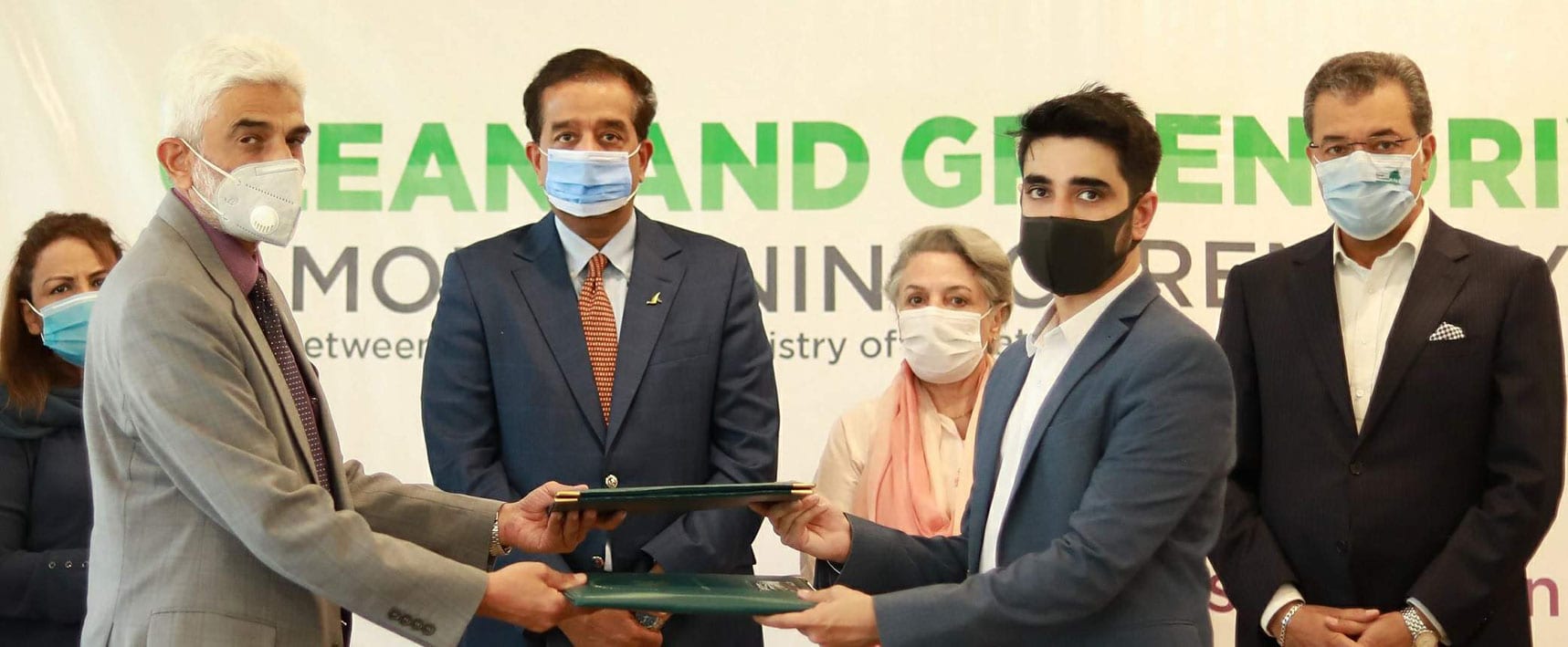 Coca-Cola to support Govt’s clean and green Pakistan programme ...