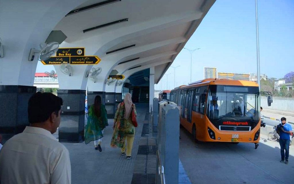 Orange Line Metro Bus tracks’ beautification underway - Pakistan Observer