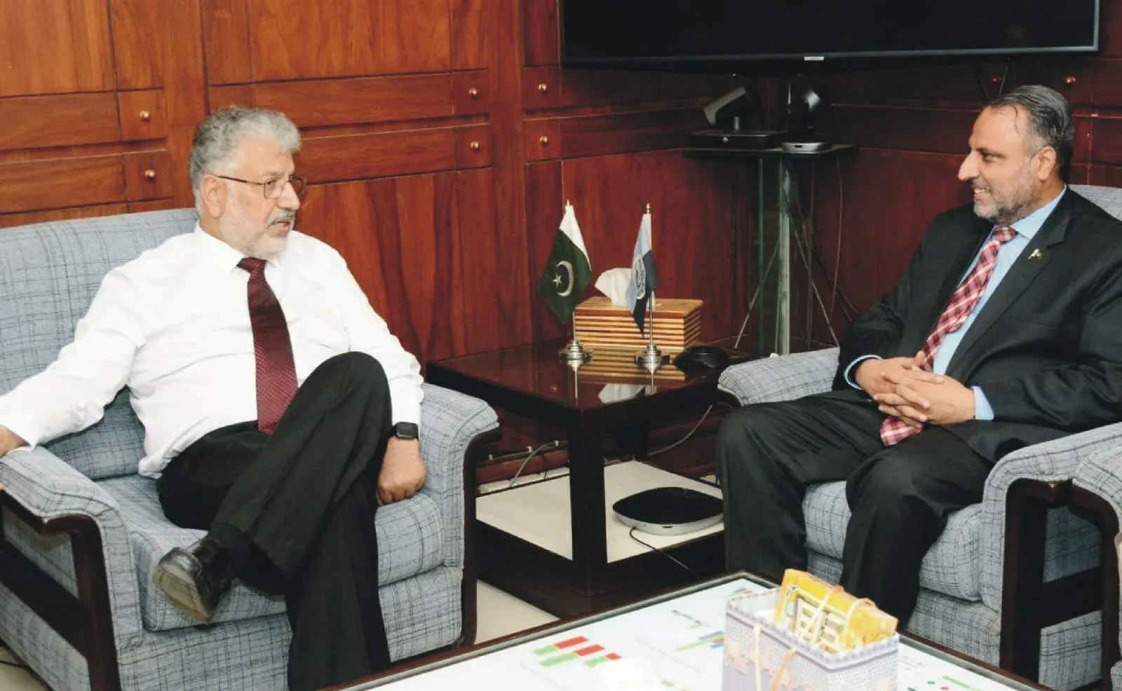 VC IUB, HEC chief discuss cooperation of both institutions - Pakistan ...