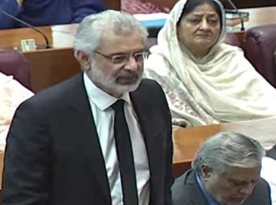 Justice Faez Isa sparks new debate on social media by attending ...