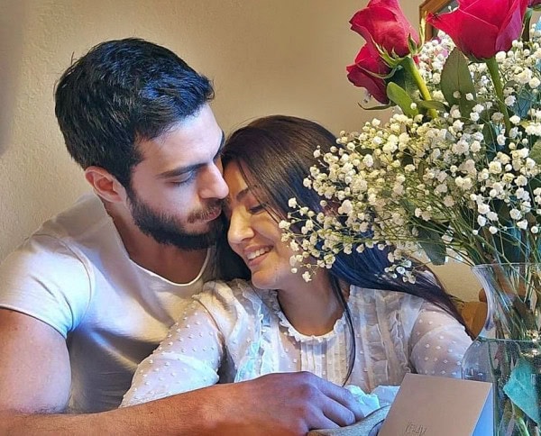 Reham Khan, husband Mirza Bilal leave netizens in awe with new romantic ...