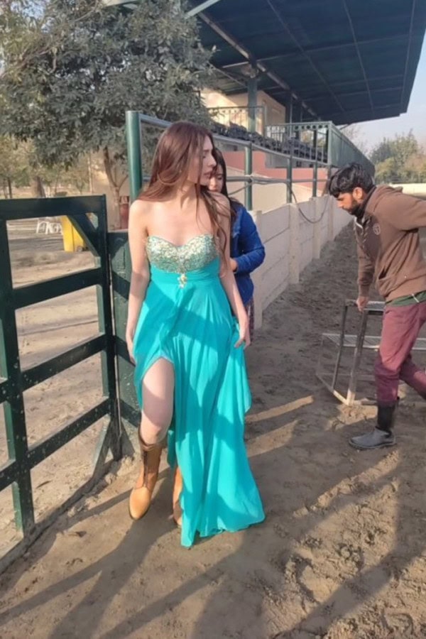 Saeeda Imtiaz sets internet on fire with new bold pictures - Pakistan Observer