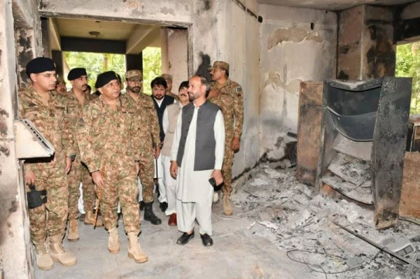 Corps Commander Peshawar visits Radio Pakistan building after vandalism ...
