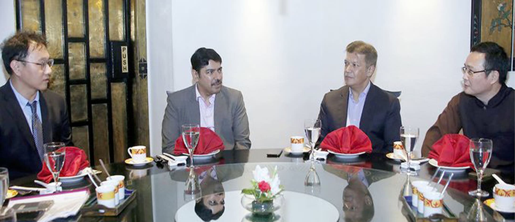 SM Tanveer, Chinese CG agree to further boost bilateral ties - Pakistan ...