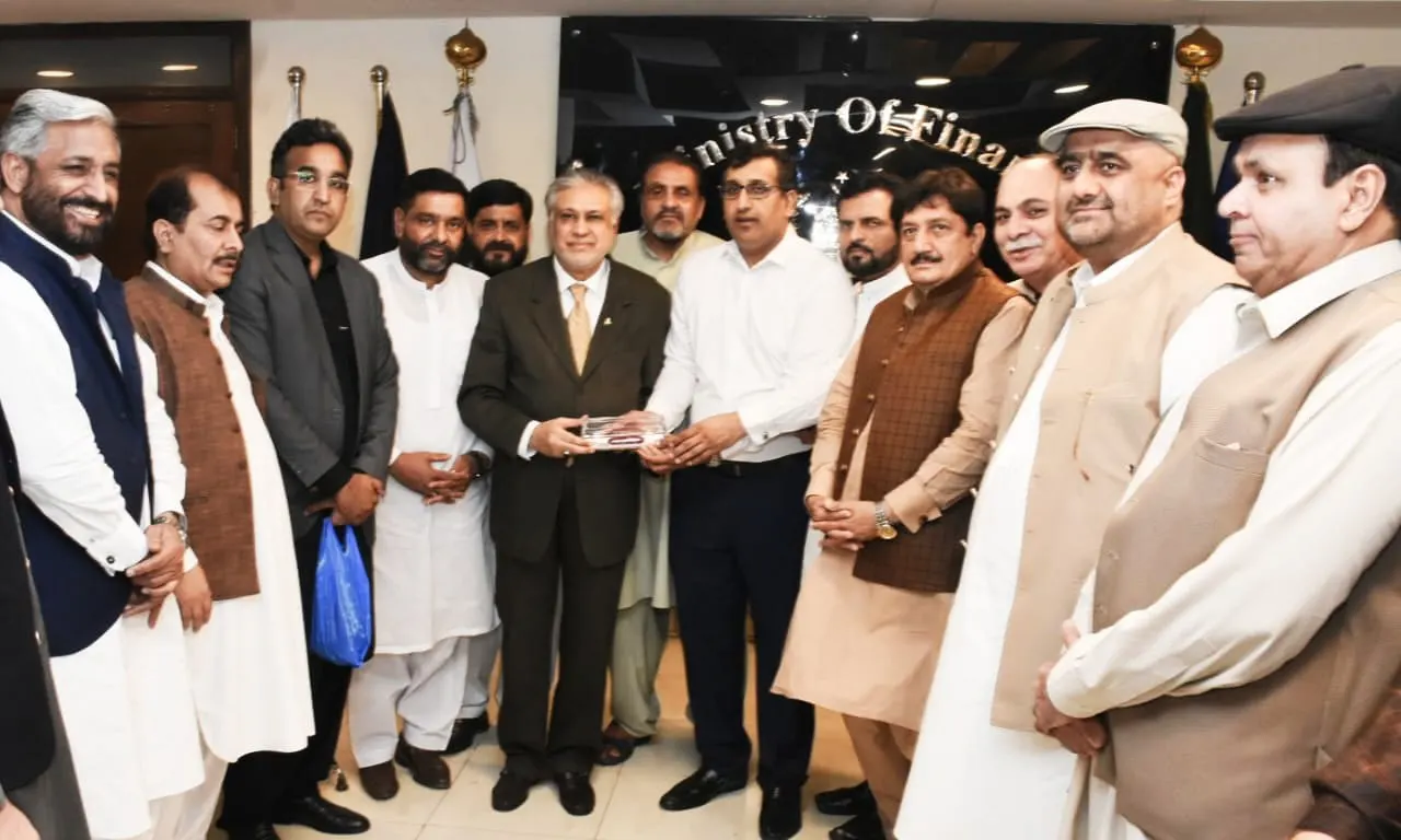 Businessmen assures FM of their community’s full coop to Govt for ...