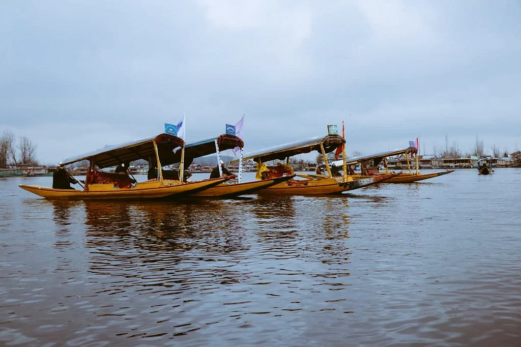 Rates notified for Shikara rides in Dal, Nigeen lakes - Pakistan Observer