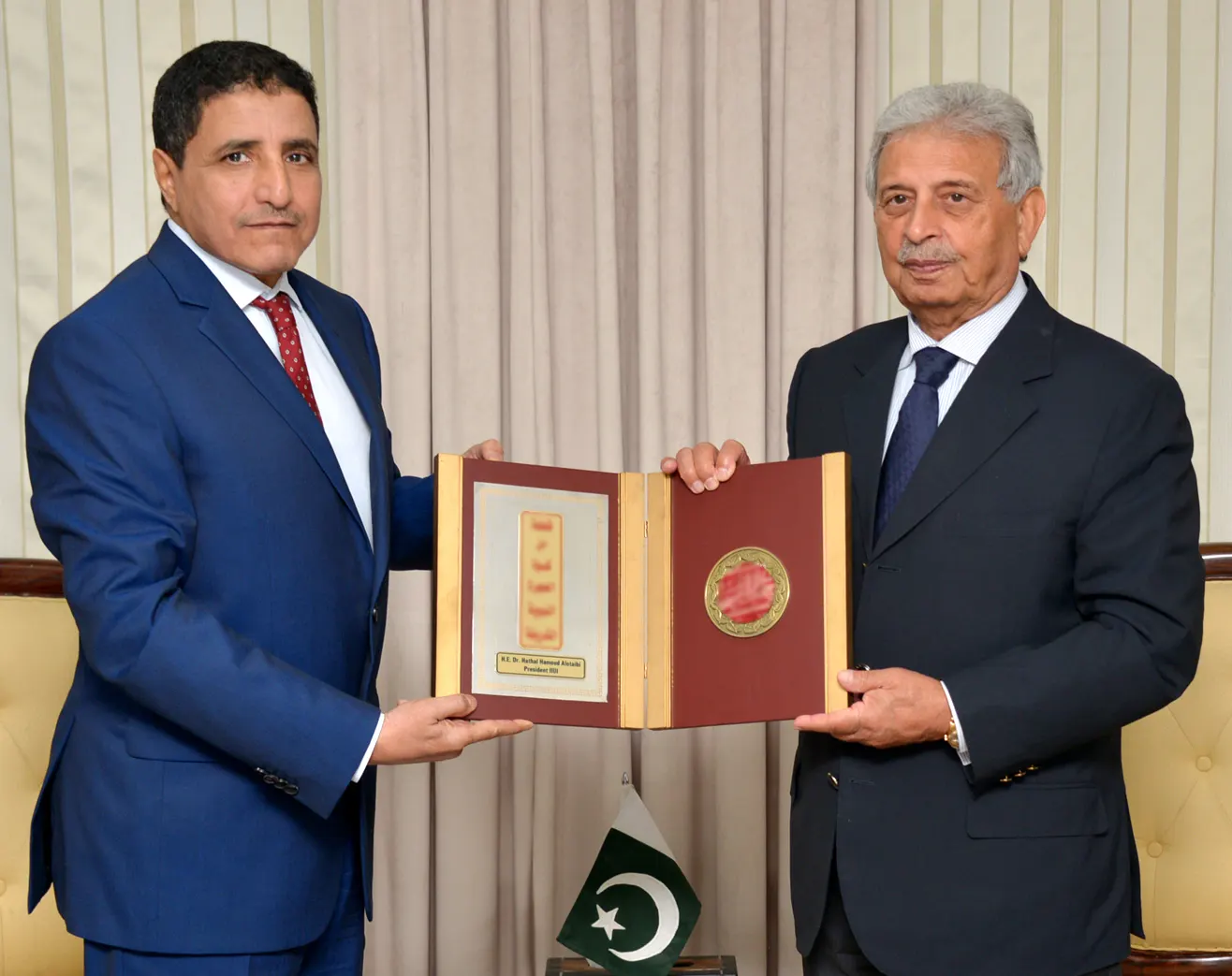 IIUI President, education minister discusses mutual interests ...