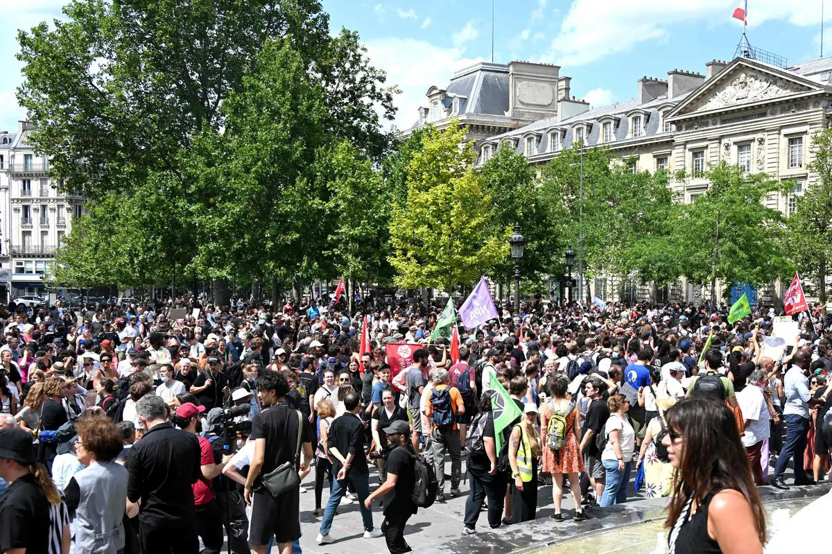 Hundreds defy Paris protest ban a week after riots - Pakistan Observer