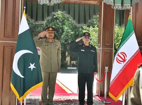 Top Pakistani, Iranian generals vow strengthening defence ties ...