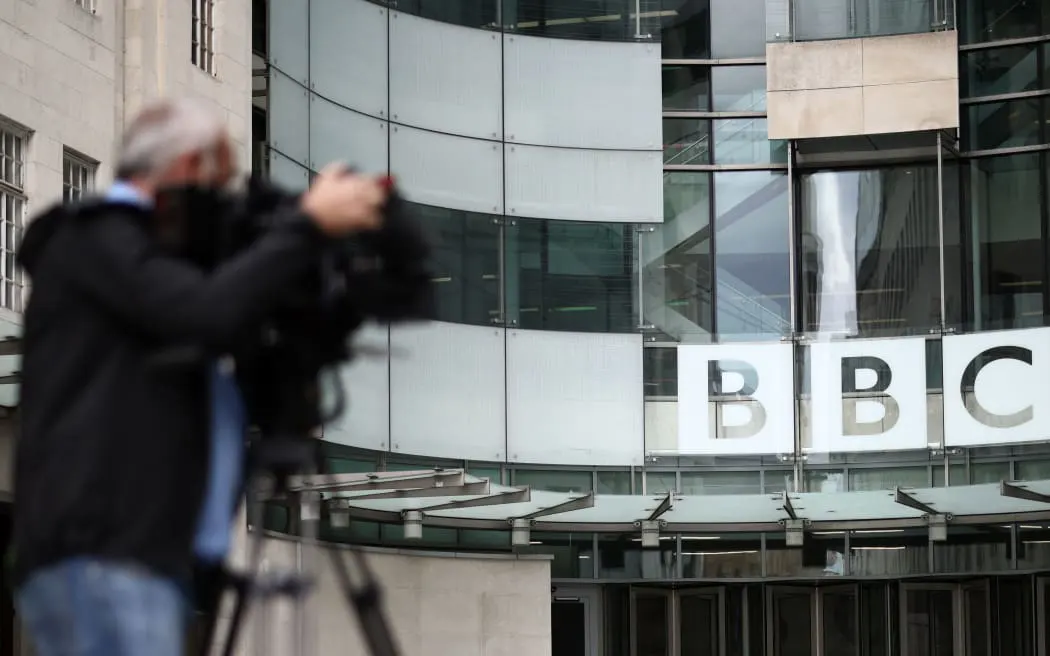 BBC suspends presenter over alleged teenager photos scandal - Pakistan Observer