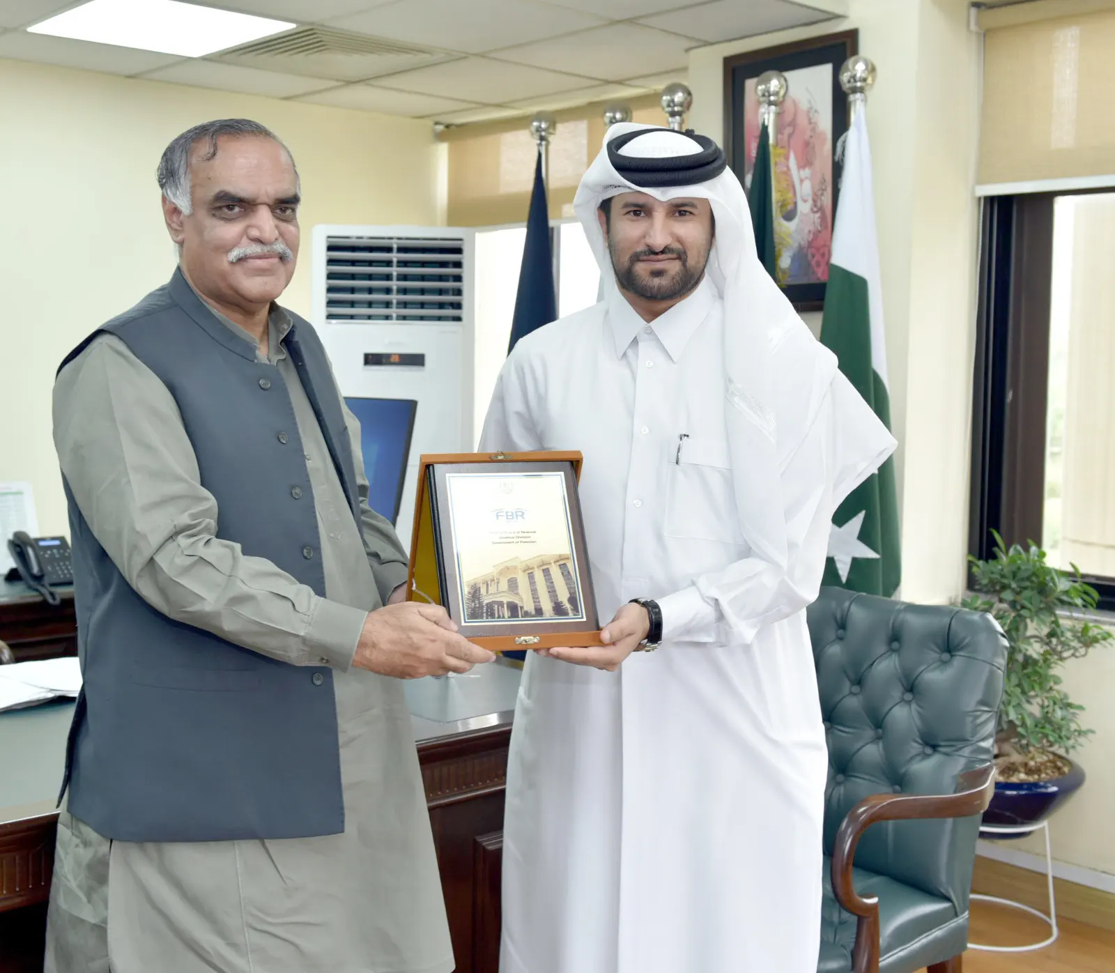 Qatari Charge d’ Affaires calls on FBR chairman - Pakistan Observer