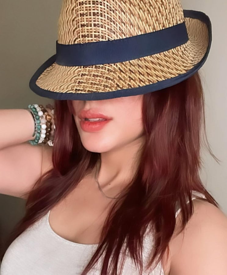 Mehwish Hayat raises temperature with her new bold pictures - Pakistan ...