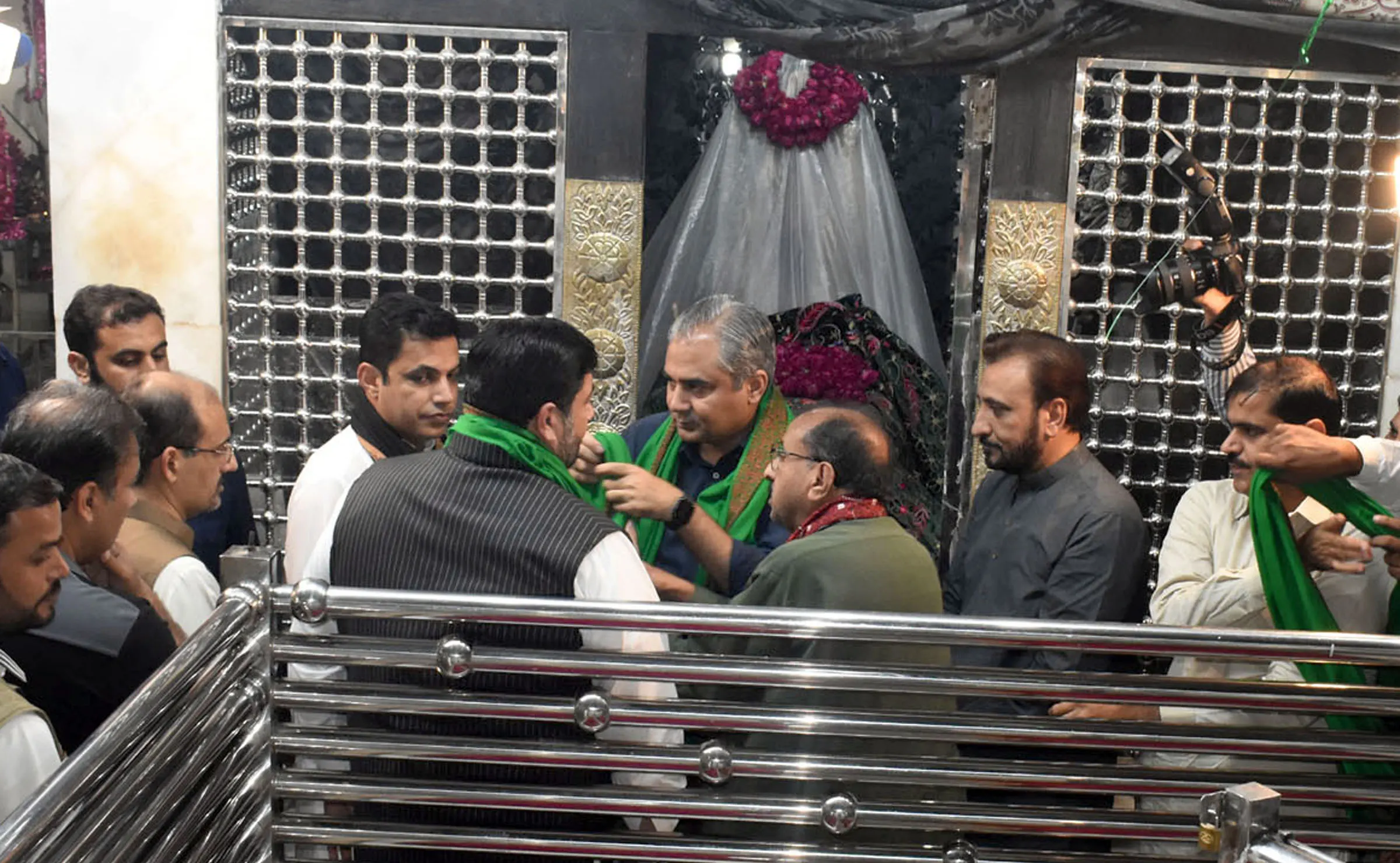 CM Naqvi visits Bibi Pak Daman’s shrine; inspects construction work ...