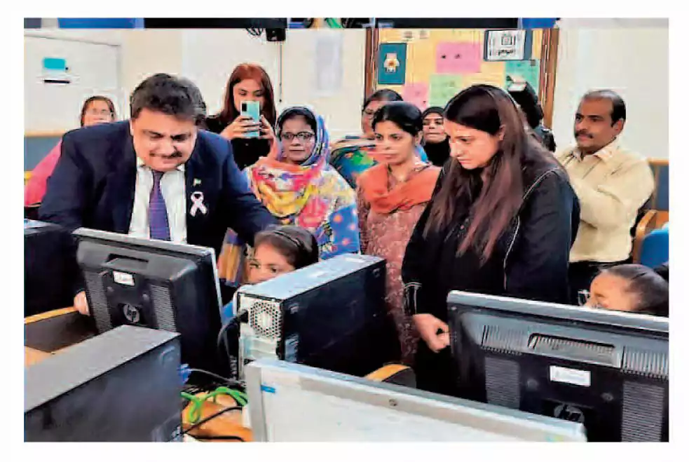 SSGC gifts computer lab to SMB Fatima Jinnah Girls School - Pakistan ...