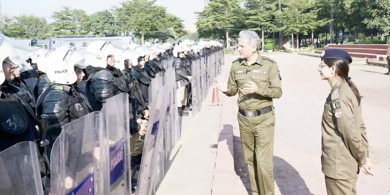 IGP reviews training of anti-riot force - Pakistan Observer