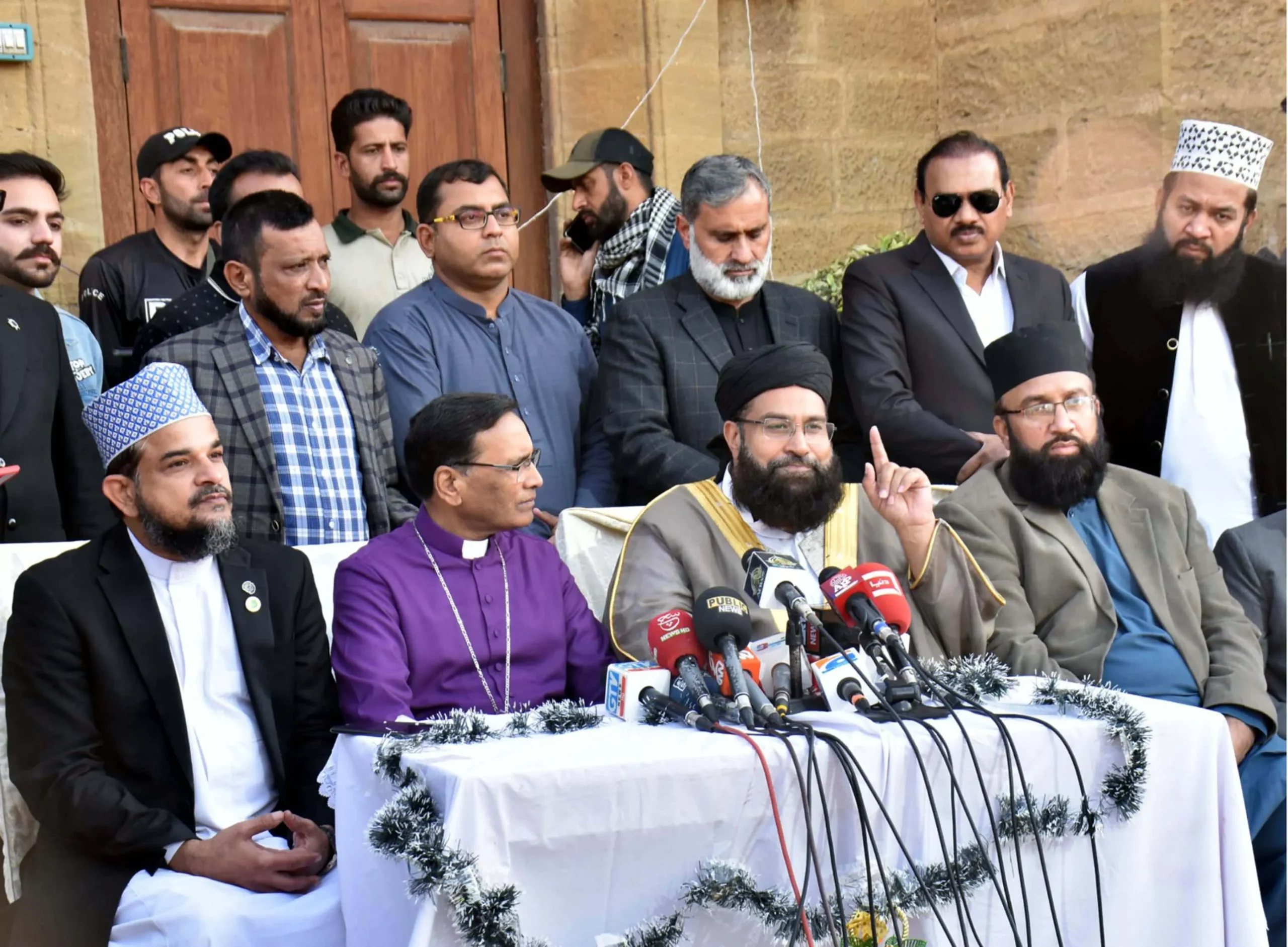 Constitution of Pakistan gives equal rights to followers of all ...