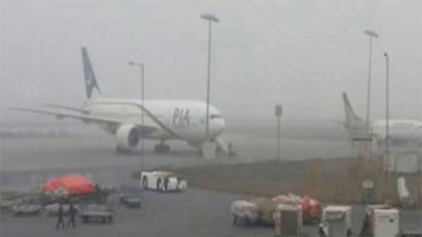 Dense fog causes disruption in flight operations in Pakistan - Pakistan ...