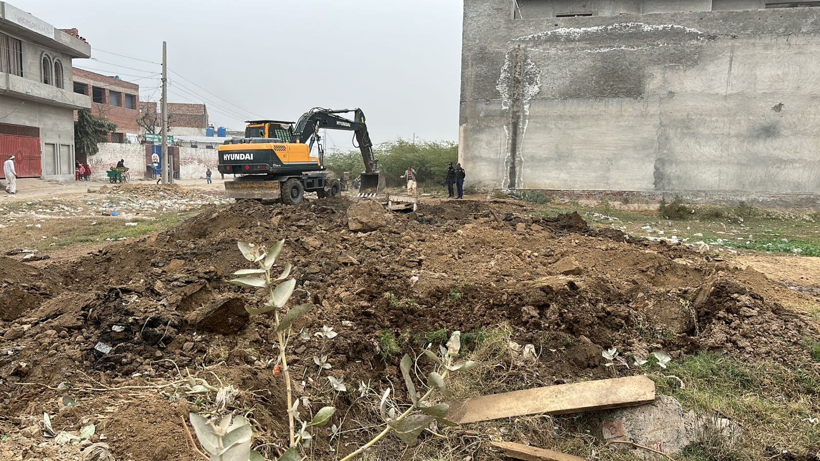 LDA demolishes illegal cattle sheds, removes encroachments in Lahore ...