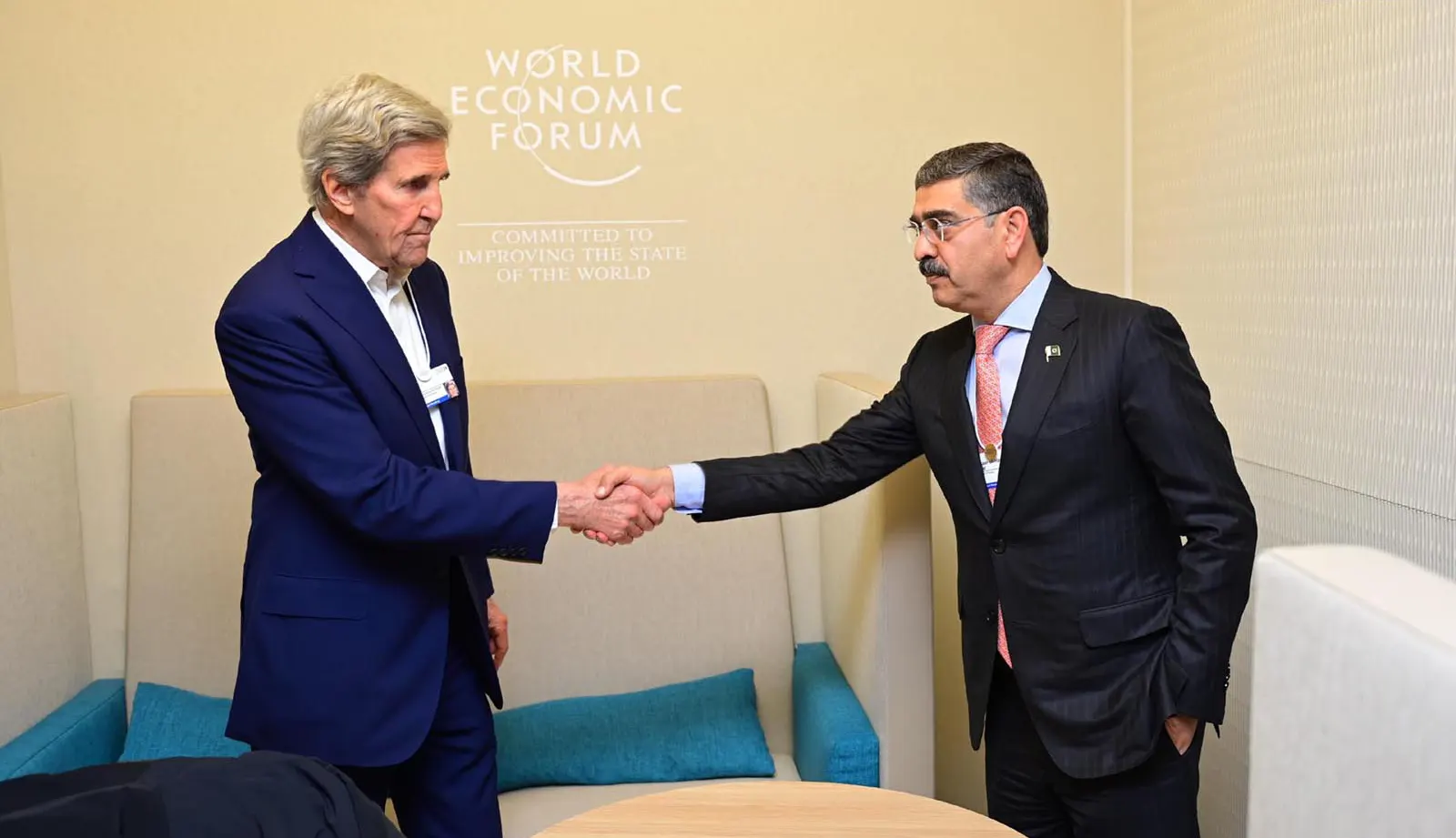 WEF’s annual meeting kicks off, PM reaches Davos - Pakistan Observer