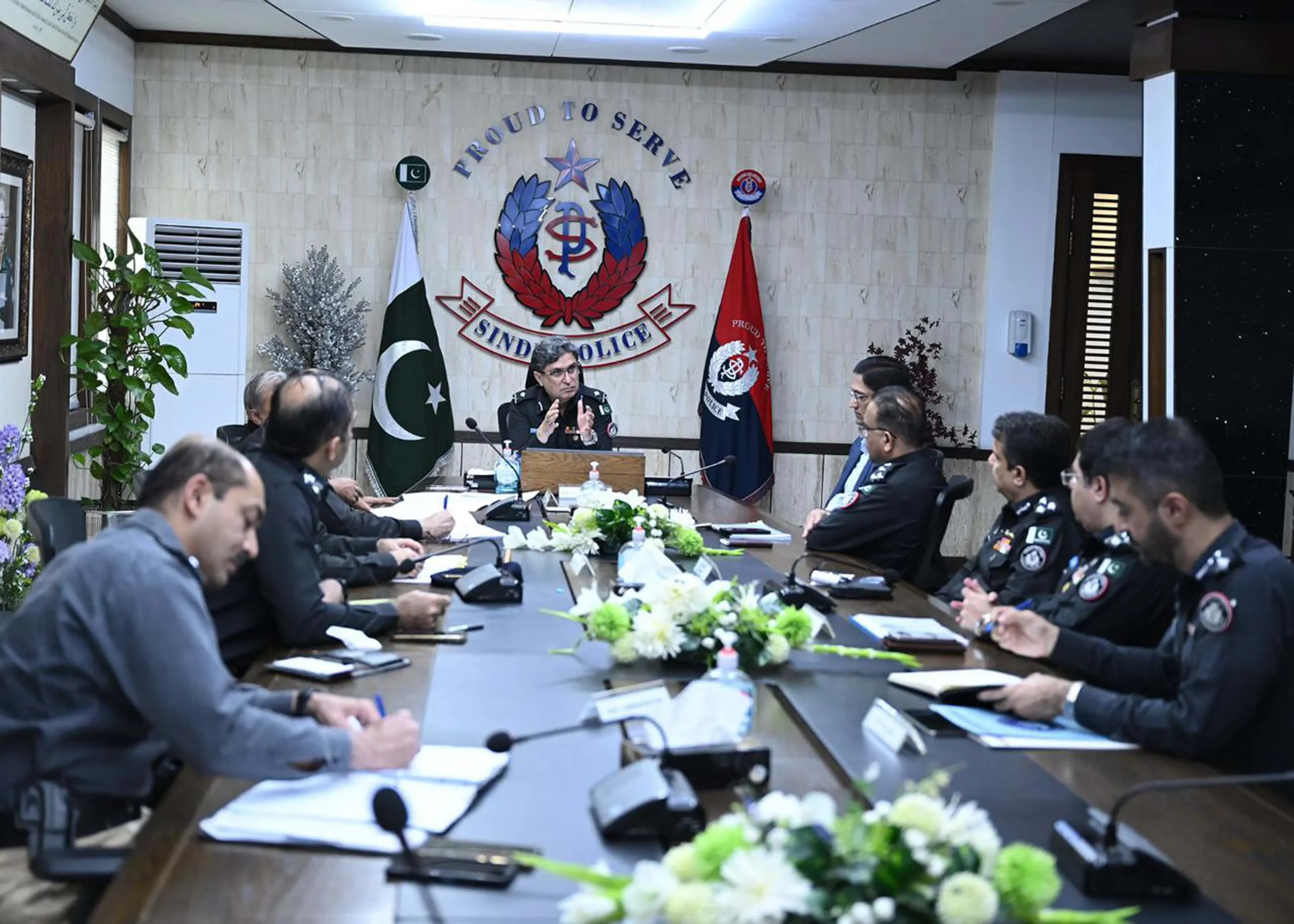 IGP reviews Karachi's law and order - Pakistan Observer