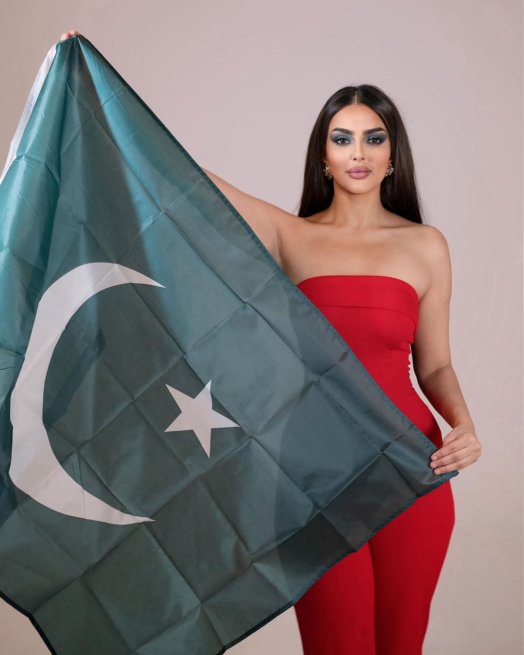 Miss Saudi Arabia Rumy Al-Qahtani shares bold photos with Pakistani ...