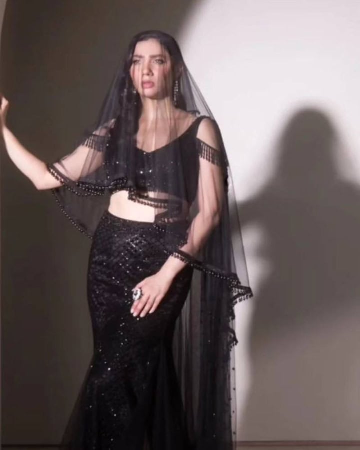 Mahira Khan turns up the heat with new bold pictures - Pakistan Observer