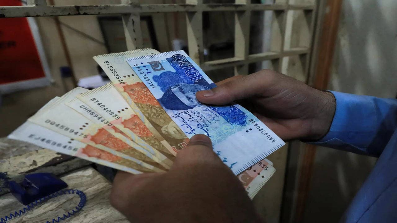 Pakistan govt notifies big increase in employee Salaries and Pensions ...
