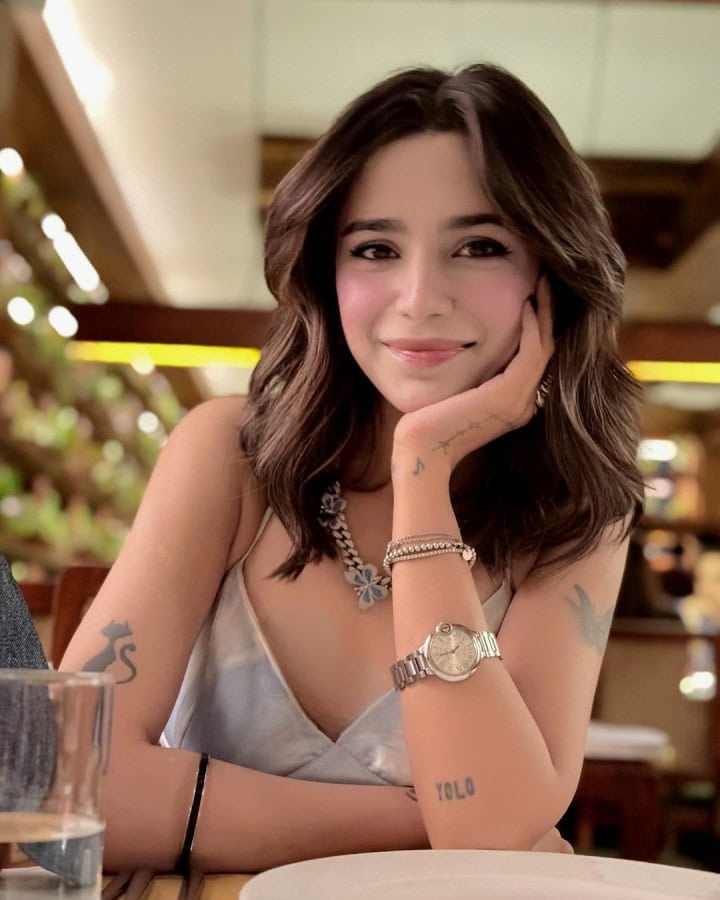 Aima Baig’s bold photoshoot takes social media by storm - Pakistan Observer