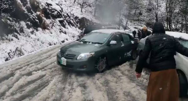 Murree Snowfall Latest Updates for Tourists - Pakistan Observer