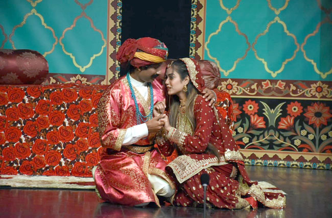 Sindhi play ‘Ghato Ghar Na Aya’ enthralls audience at PNCA - Pakistan ...
