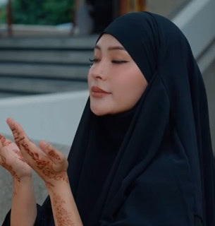 Former Japanese adult star Rae Lil Black observers first Ramadan after embracing Islam ...