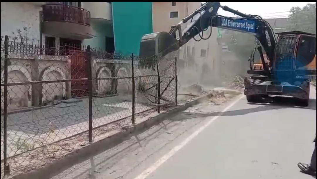 Illegal constructions removed in Lahore's Subzazar, Allama Iqbal Town - Pakistan Observer