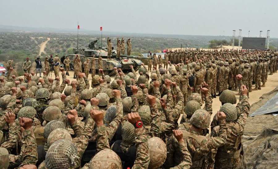 Pak Army flexes Military Muscle as COAS Asim Munir oversees combat ...