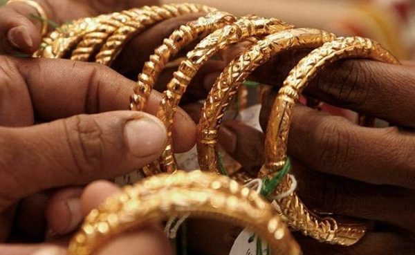 Gold price in Pakistan falls to Rs362,400 per Tola amid global dip ...