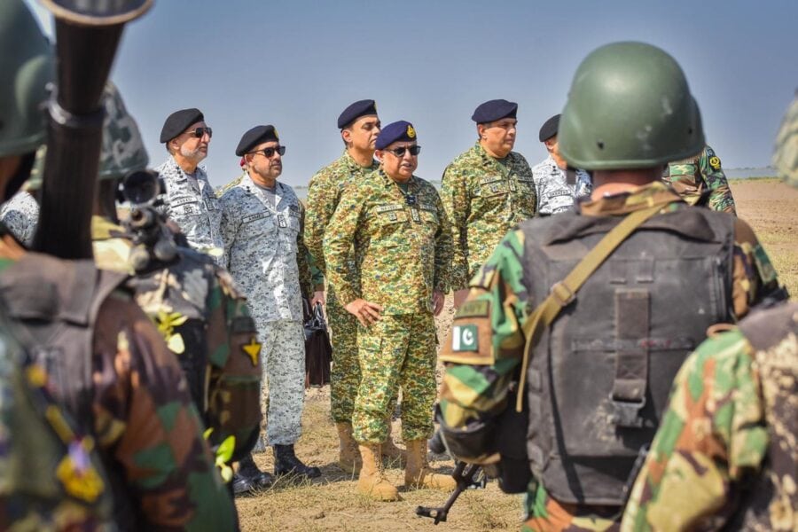 Pakistan Navy goes High-Tech with Modern Hovercraft to advance Coastal ...