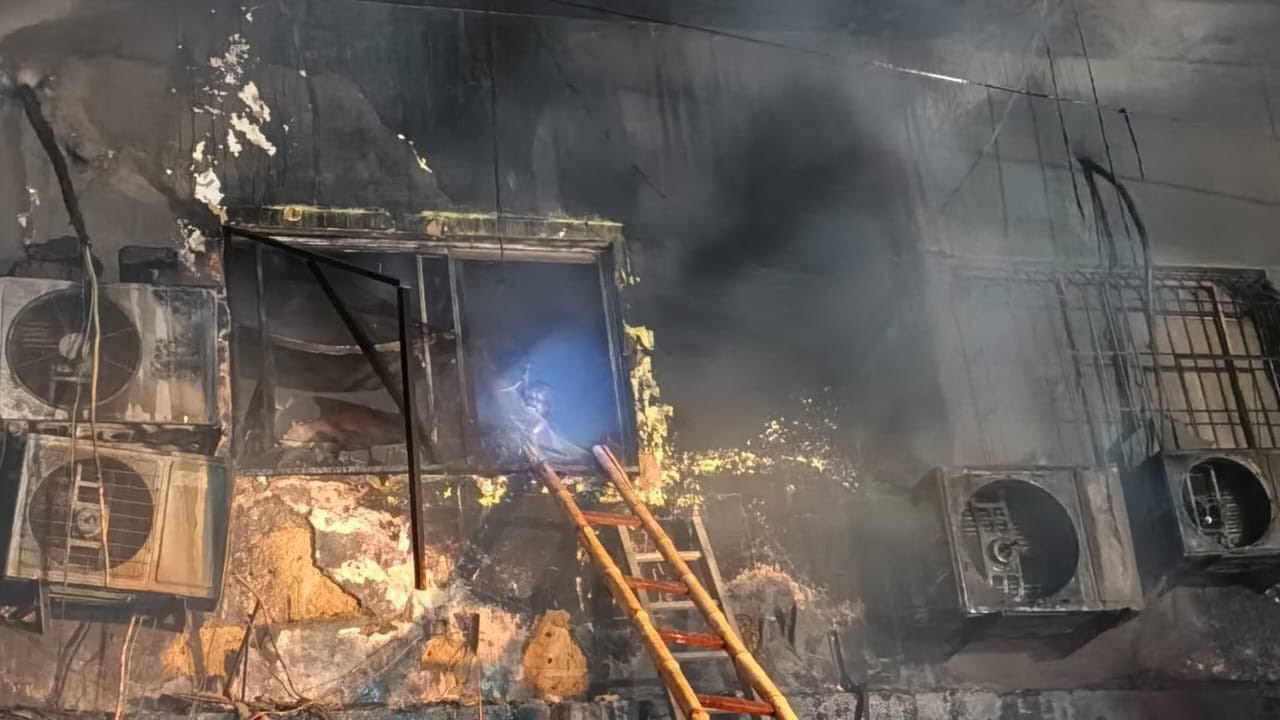 Death toll in Karachi Gul Plaza fire climbs to 26 as over 80 still ...